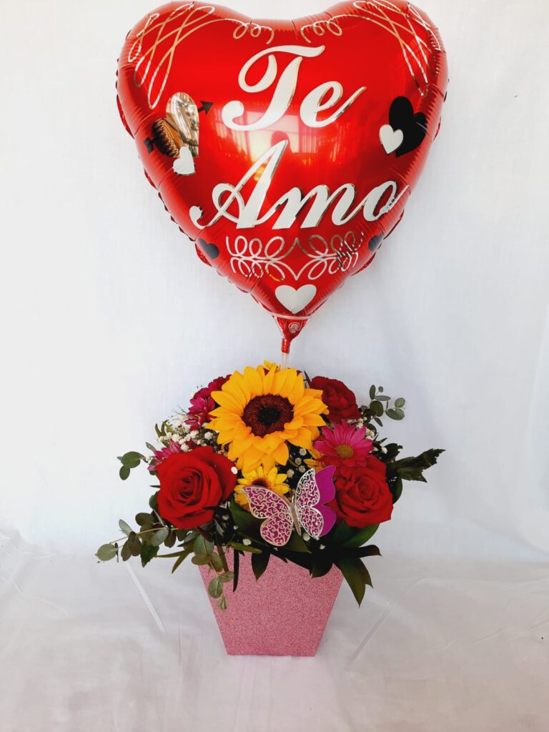 Arreglo de flores con globo - Florería y Desayunos Antofagasta